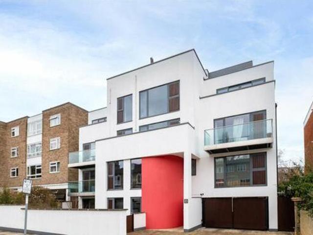 2 Bedroom Flat For Sale In London