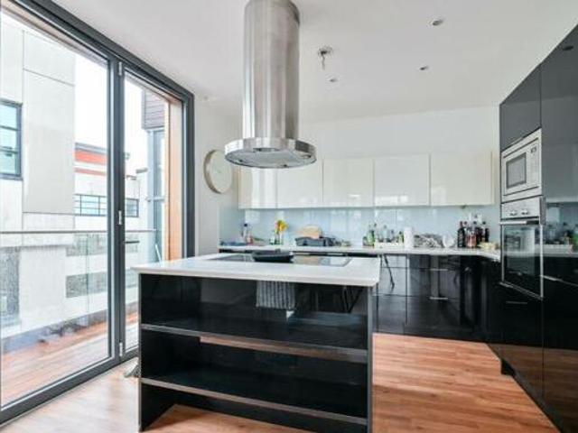 2 Bedroom Flat For Sale In London Bridge, London