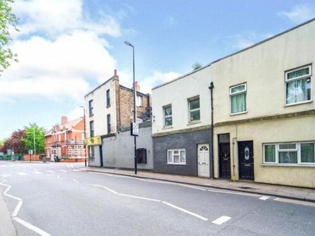2 Bedroom Flat For Sale In London, London