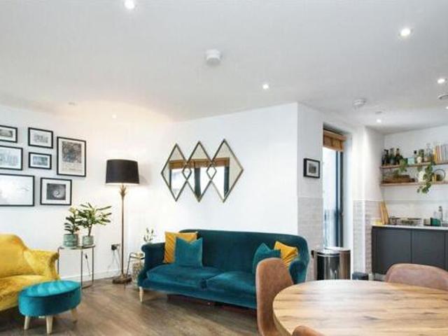 2 Bedroom Flat For Sale In London, London
