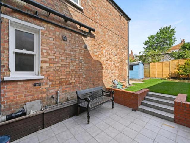 2 bedroom flat for sale in London, N3