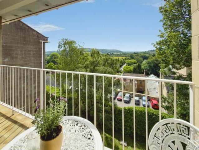 2 bedroom flat for sale in London Road West, Bath, BA1
