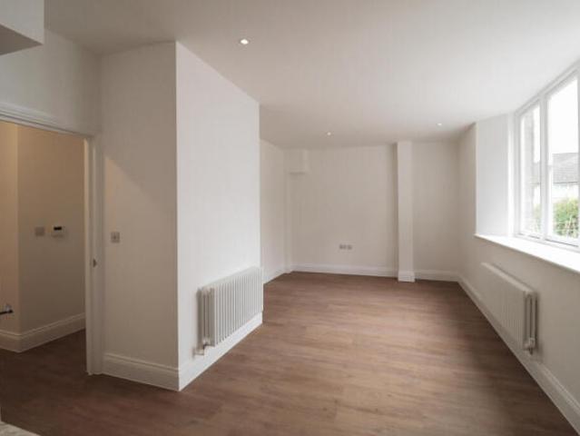 2 bedroom flat for sale in London Road, Westerham, TN16