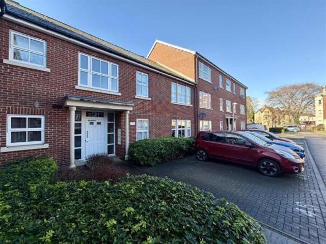 2 bedroom flat for sale in London Road, Gloucester, GL1