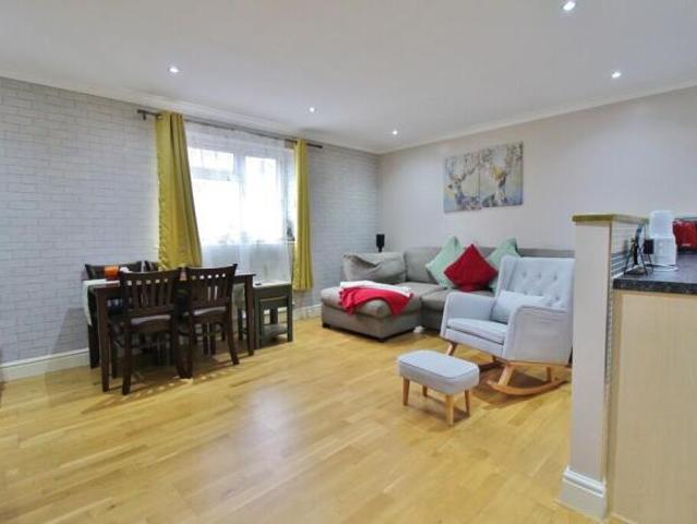 2 bedroom flat for sale in London Road, Hilsea, PO2