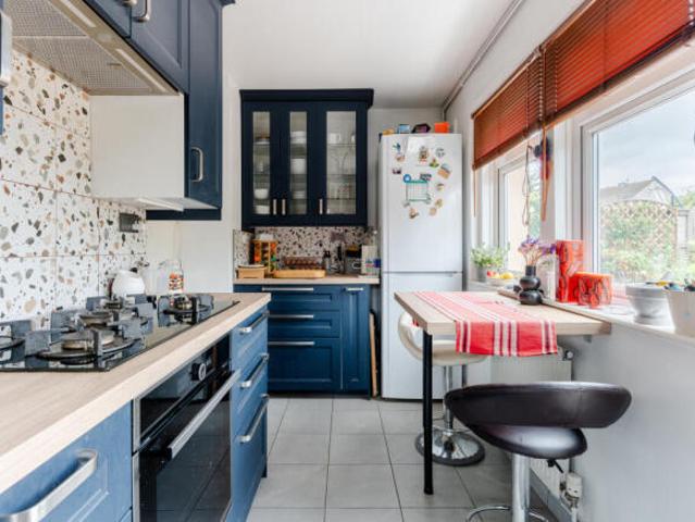 2 bedroom flat for sale in Long Cross, Lawrence Weston, Bristol, BS11