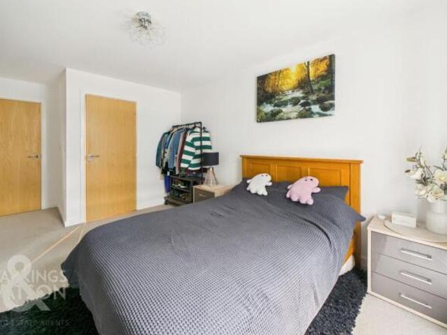 2 bedroom flat for sale in Lochhead Bank, Geoffrey Watling Way, Norwich, NR1