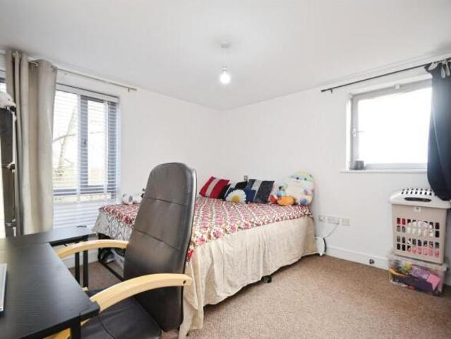 2 bedroom flat for sale in Lockside Marina, Chelmsford, CM2