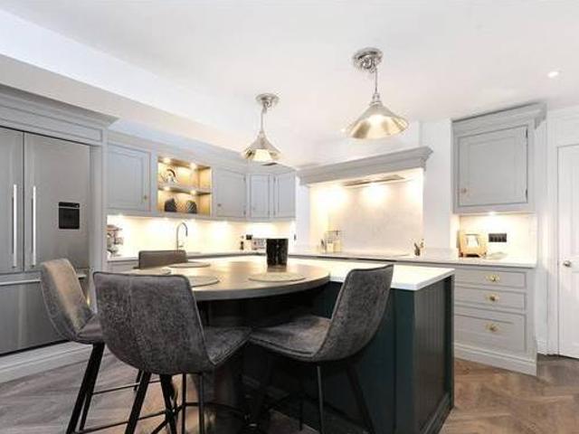 2 bedroom flat for sale in Lordship Lane London SE22 SE22