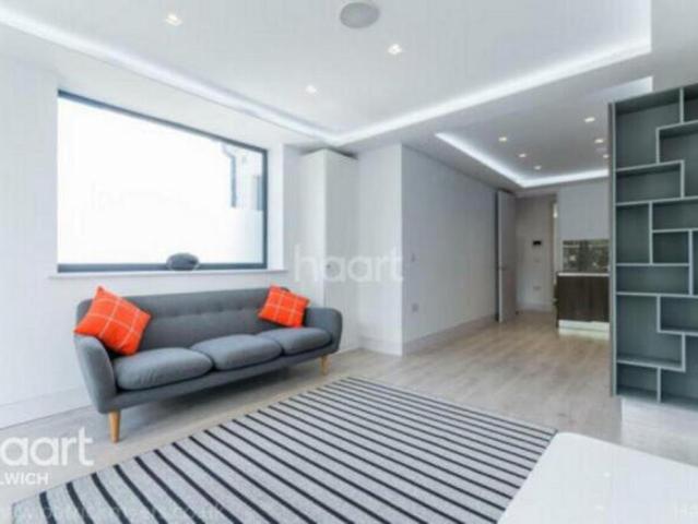 2 bedroom flat for sale in Lordship Lane, London, SE22