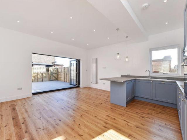 2 bedroom flat for sale in Lower Farlington Road, Farlington, PO6
