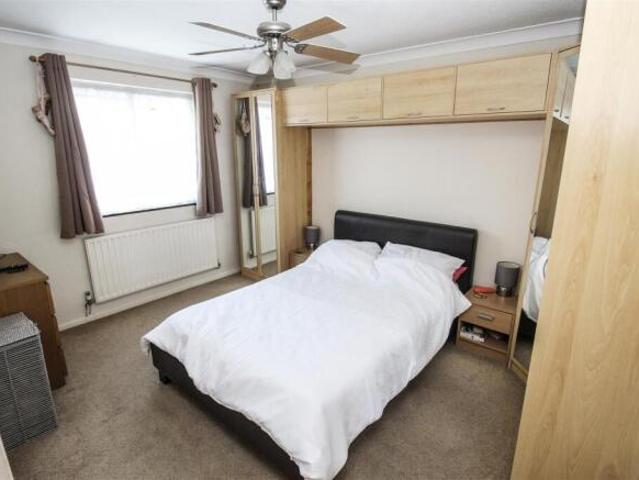 2 bedroom flat for sale in Lundy Close, Southend On Sea, SS2
