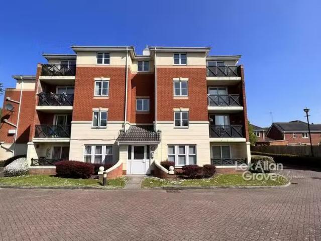 2 bedroom flat for sale in Luanne Close, Cradley Heath, B64