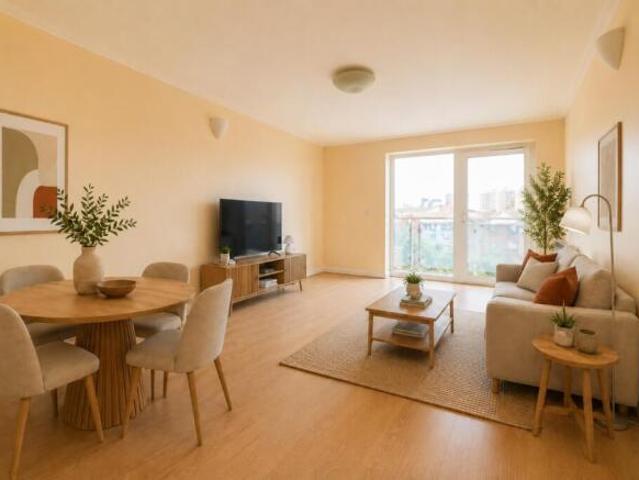 2 bedroom flat for sale in Lynton Court, Cardiff Bay, CF10