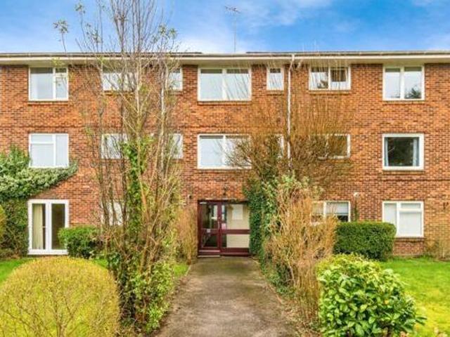 2 Bedroom Flat For Sale In Lyndhurst, Hampshire