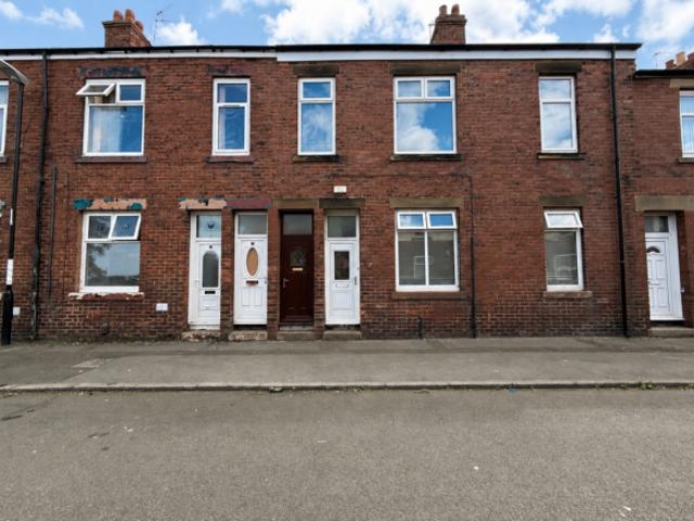 2 bedroom flat for sale in Lyndhurst Terrace, Sunderland, SR4