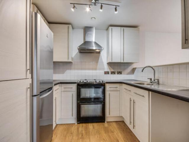 2 bedroom flat for sale in Lynmouth Avenue, Old Moulsham, Chelmsford, CM2