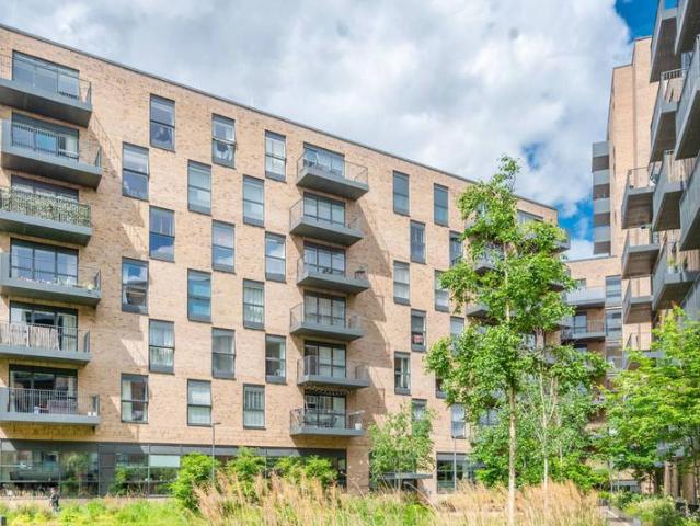 2 Bedroom Flat for Sale in Lyon Road