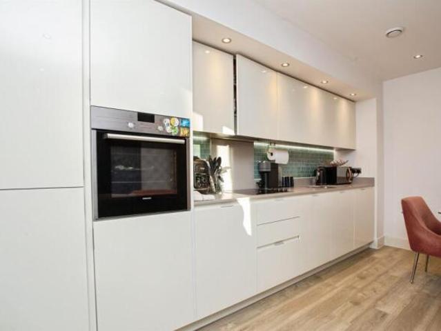 2 bedroom flat for sale in Lyon Road, Harrow, HA1