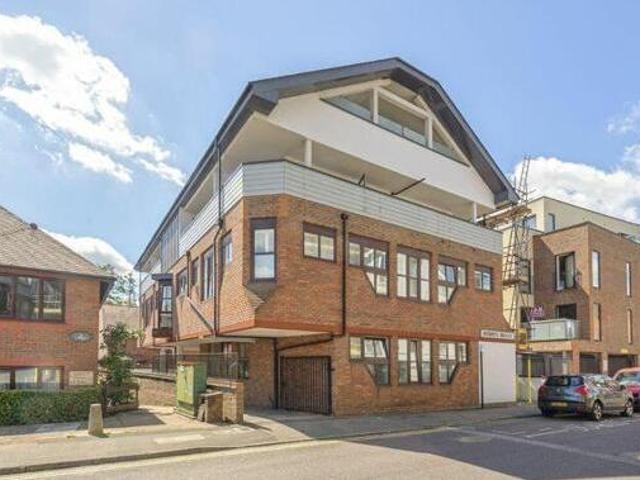 2 Bedroom Flat For Sale In Lyons Crescent, Tonbridge