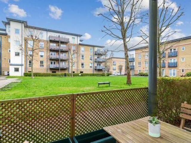 2 Bedroom Flat For Sale In Manhattan Avenue, Watford