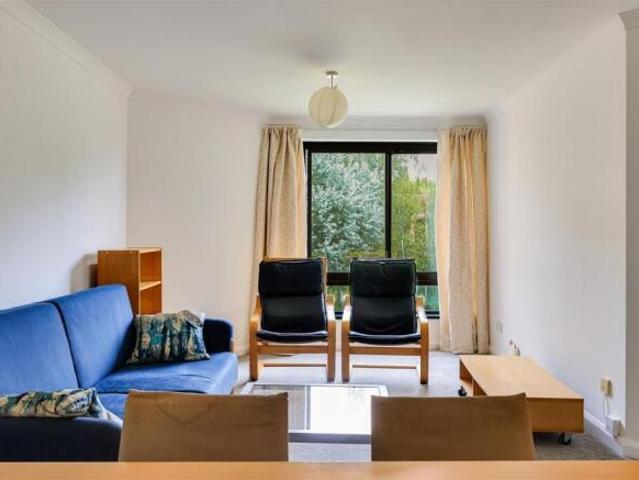 2 bedroom flat for sale in Manhattan Drive, Cambridge, CB4