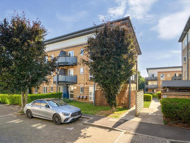 2 bedroom flat for sale in Manhattan Place, Watford WD18 7AD, WD18