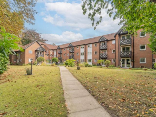 2 bedroom flat for sale in Manor Court, Manor Drive, Chorlton, M21