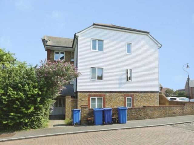 2 bedroom flat for sale in Mansfield Drive, Iwade, Sittingbourne, Kent, ME9