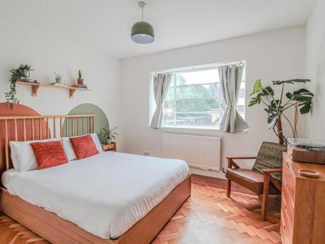 2 bedroom flat for sale in Mansfield Road, Nottingham, NG5