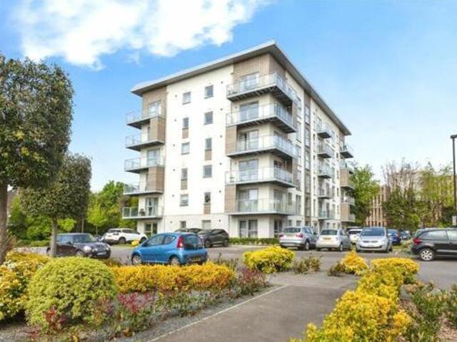 2 Bedroom Flat For Sale In Maidenhead, Berkshire