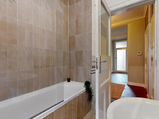 2 bedroom flat for sale in Main Door, Dumbarton Road, Scotstoun, G14