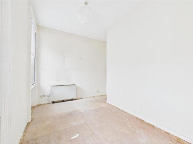 2 bedroom flat for sale in Maisonette | Basic Updating | BA1
