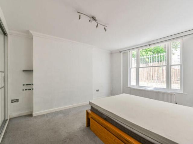 2 bedroom flat for sale in Malvern Road, Maida Hill, London, NW6