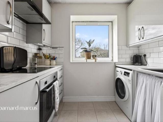 2 bedroom flat for sale in Maldon Road, Wallington, SM6