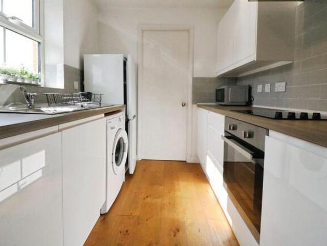 2 bedroom flat for sale in Maplin Park, Langley, SL3