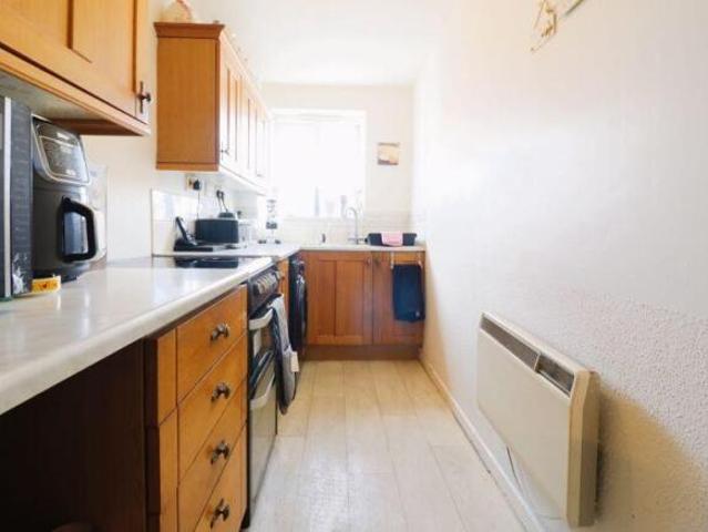 2 bedroom flat for sale in Maplin Park, Langley, SL3