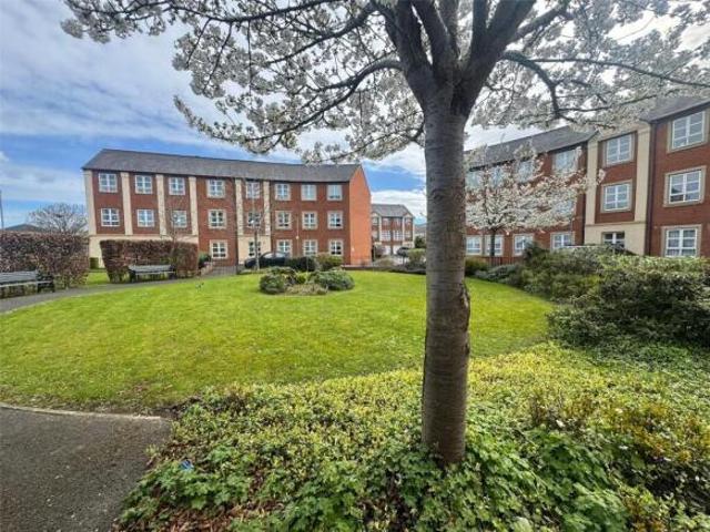 2 bedroom flat for sale in Martins Court, York, North Yorkshire, YO26