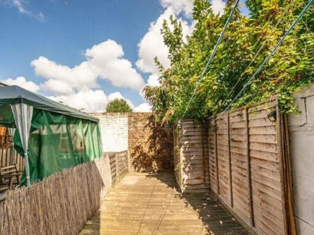 2 Bedroom Flat For Sale In Maryland, London