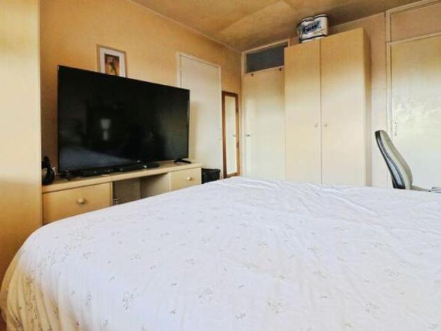 2 bedroom flat for sale in Maryside, Langley, SL3