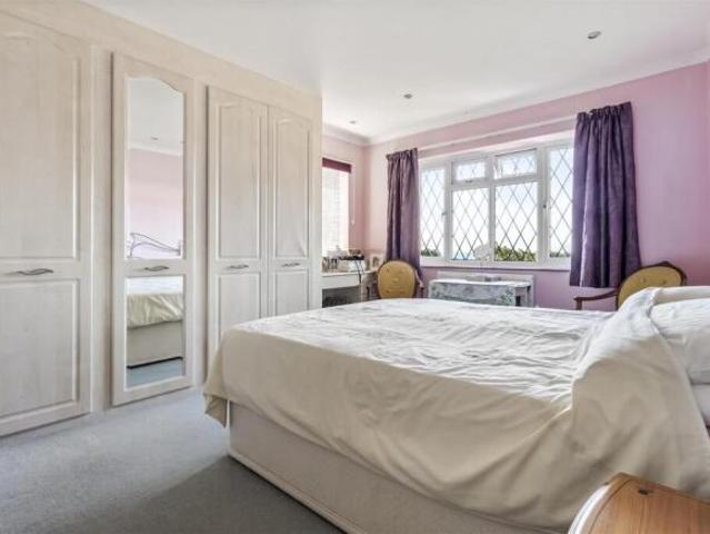 2 bedroom flat for sale in Marine Drive, Goring By Sea, Worthing, BN12