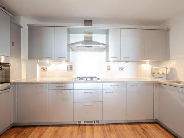 2 bedroom flat for sale in Marine Parade, Worthing, West Sussex, BN11