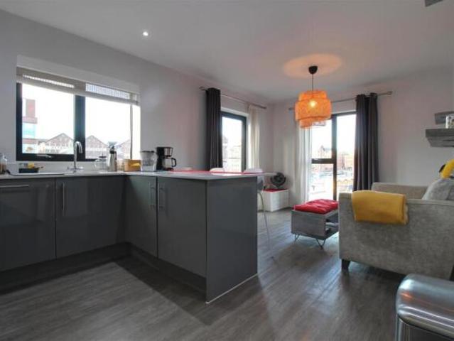 2 bedroom flat for sale in Mariners Court, Gloucester Docks, GL1