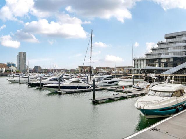 2 bedroom flat for sale in Maritime Walk, Ocean Village, Southampton, Hampshire, SO14