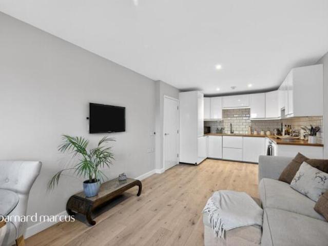2 bedroom flat for sale in Marmont Road, London, SE15