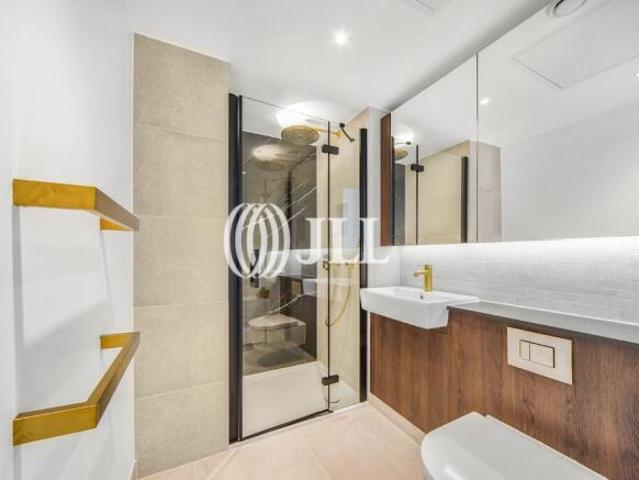 2 bedroom apartment for sale in Marsh Wall London E14