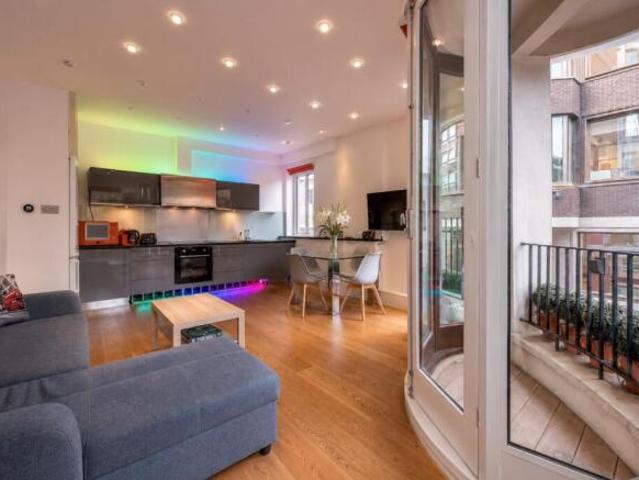 2 bedroom flat for sale in Marshall Street, London, W1F