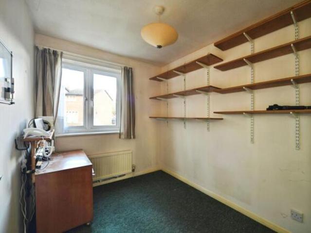 2 bedroom flat for sale in Marshalls Close, London, N11