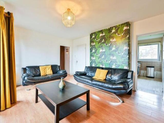 2 bedroom flat for sale in Massinger Street, Elephant and Castle, London, SE17