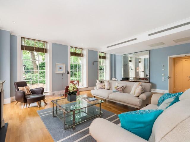 2 bedroom flat for sale in Mathison House, Kings Chelsea, SW10